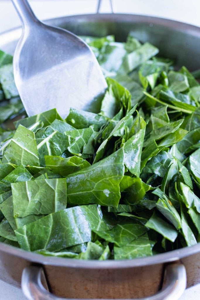 How to Clean Collard Greens - Evolving Table