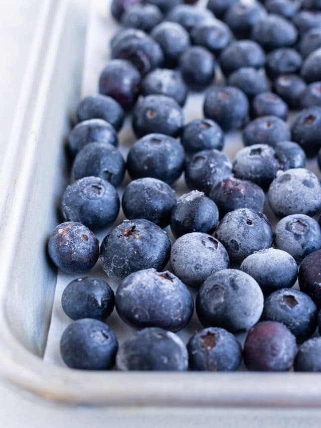 How to Freeze Blueberries - Evolving Table