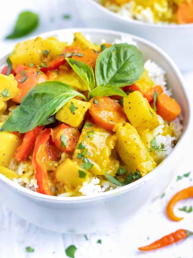 Thai Yellow Chicken Curry Recipe - Evolving Table