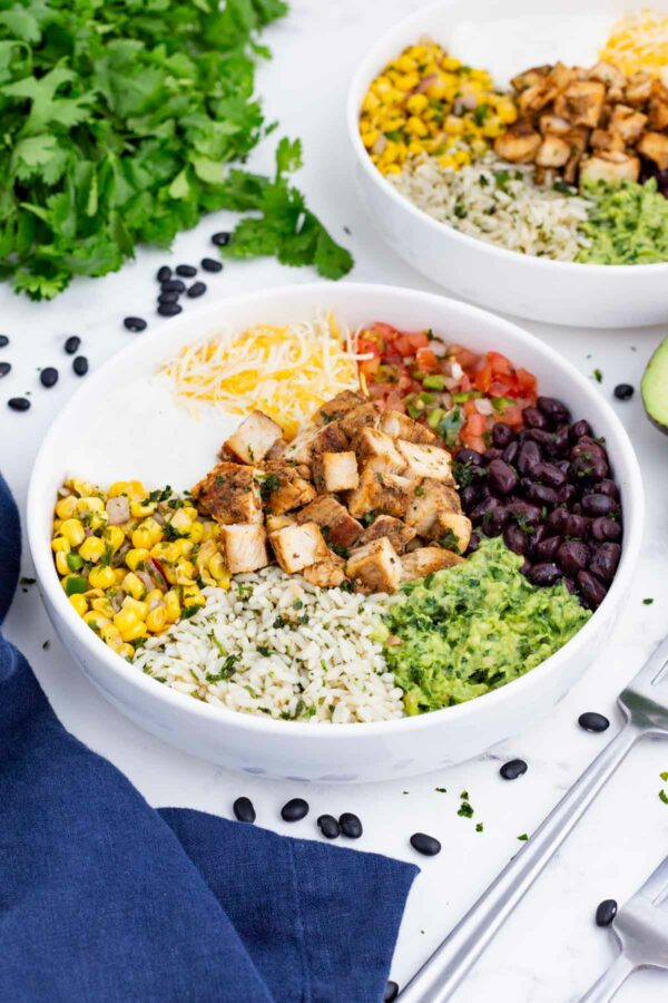How to Make a Chipotle Burrito Bowl at Home - Evolving Table