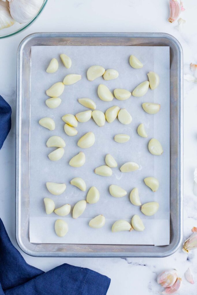 How to Freeze Garlic (Cloves or Paste) - Evolving Table