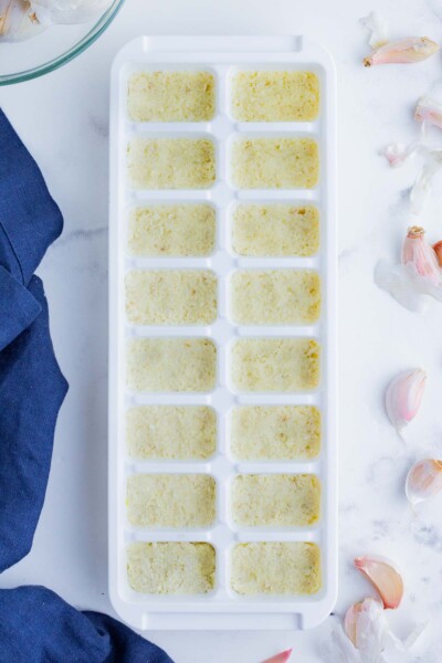 How to Freeze Garlic (Cloves or Paste) - Evolving Table