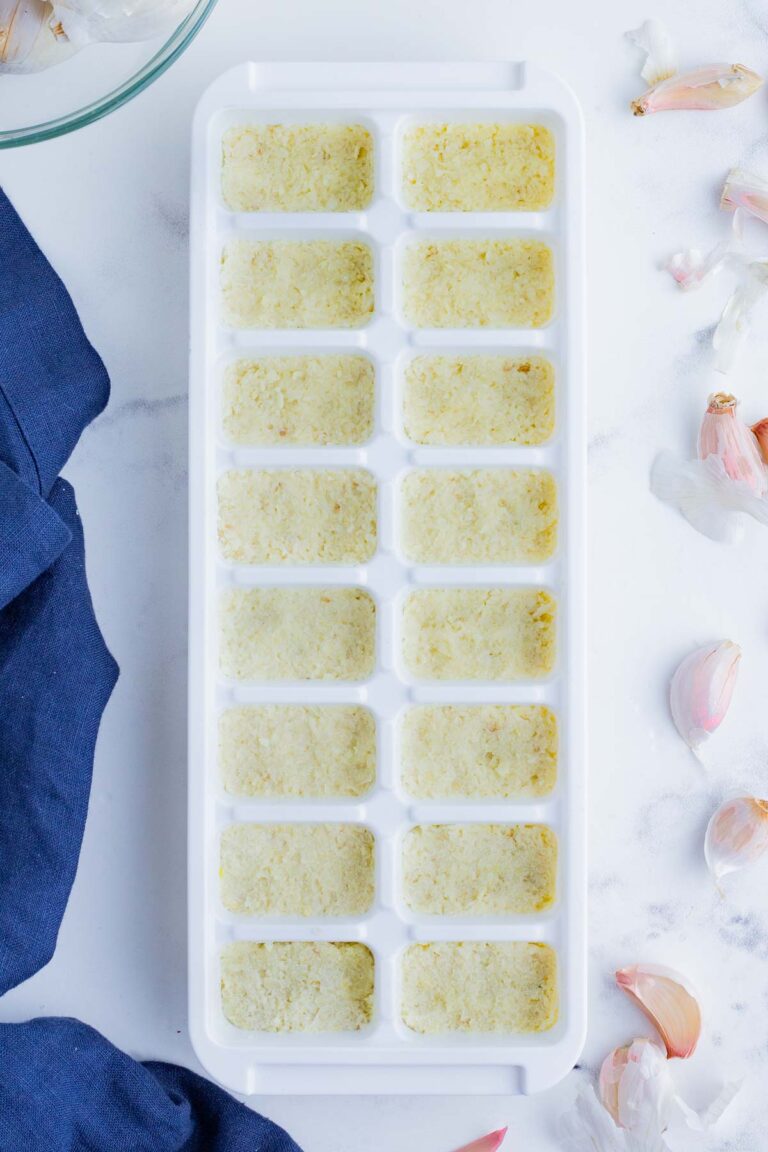 How to Freeze Garlic (Cloves or Paste) - Evolving Table