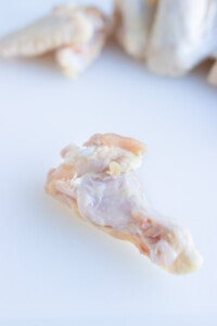How to Cut Chicken Wings (Wingettes and Drumettes) - Evolving Table