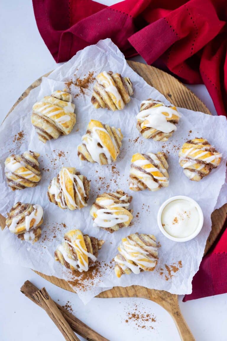 Mini Cinnamon Roll Croissants with Puff Pastry - Evolving Table
